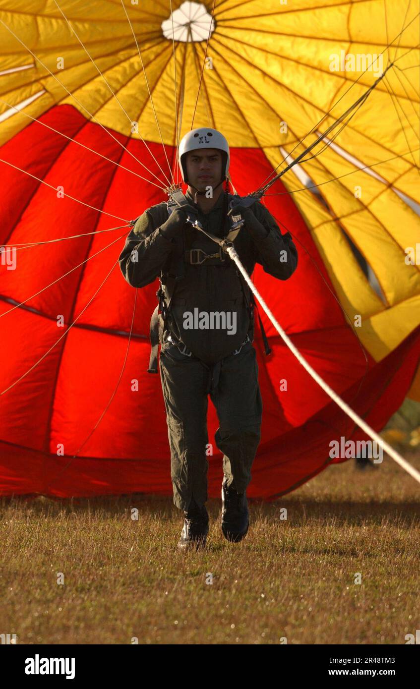 US Navy Navy, Air Force, and Marine Corps officers get a taste of the ...