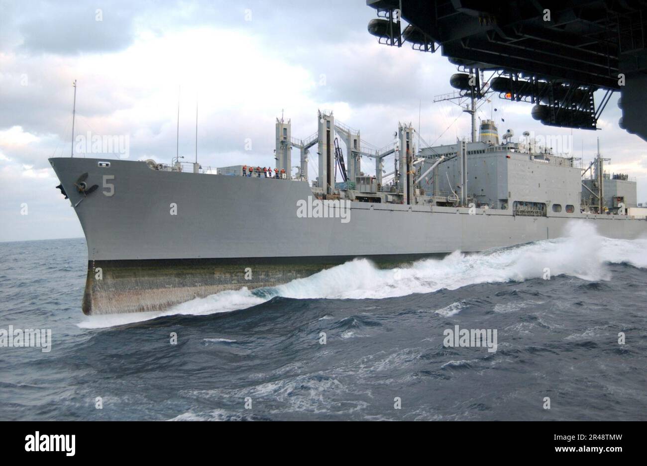 US Navy USNS Concord (T-AFS 5) pulls alongside Kitty Hawk in ...
