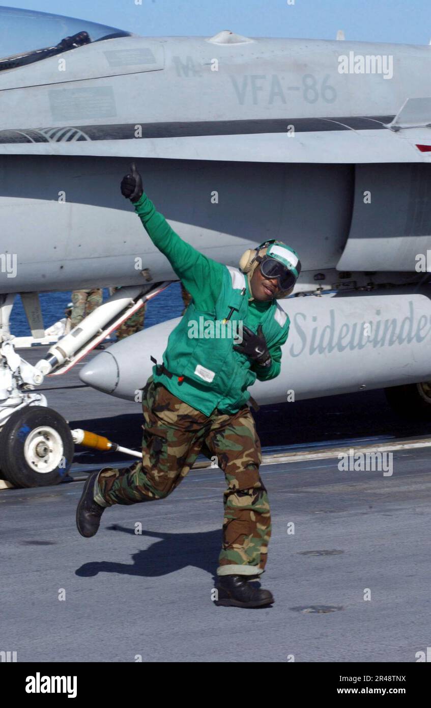 US Navy Aviation Boatswain Mate Stock Photo - Alamy