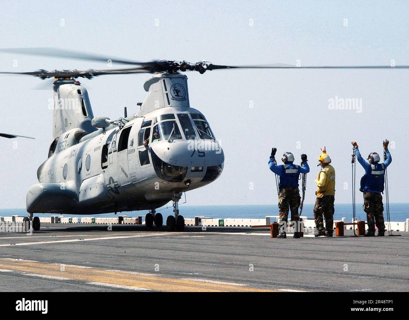 US Navy CH-46 prepares to lift-off Stock Photo - Alamy