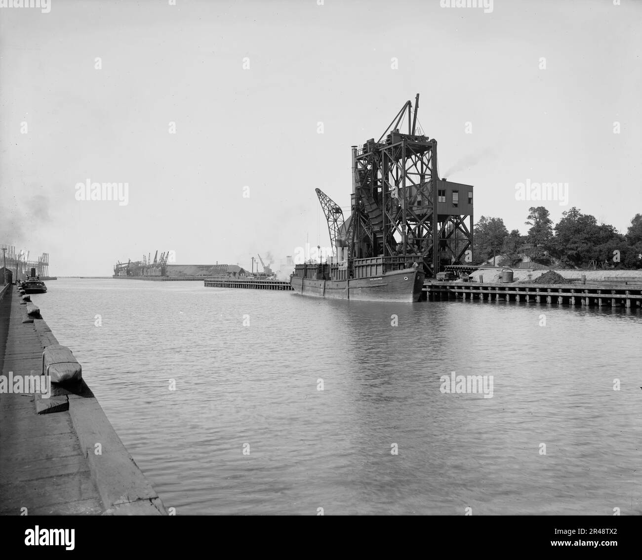 Coal dumping plant, Conneaut, Ohio, ca 1900 Stock Photo - Alamy Coal dumping plant, Conneaut, Ohio, ca 1900 Stock Photo - Alamy