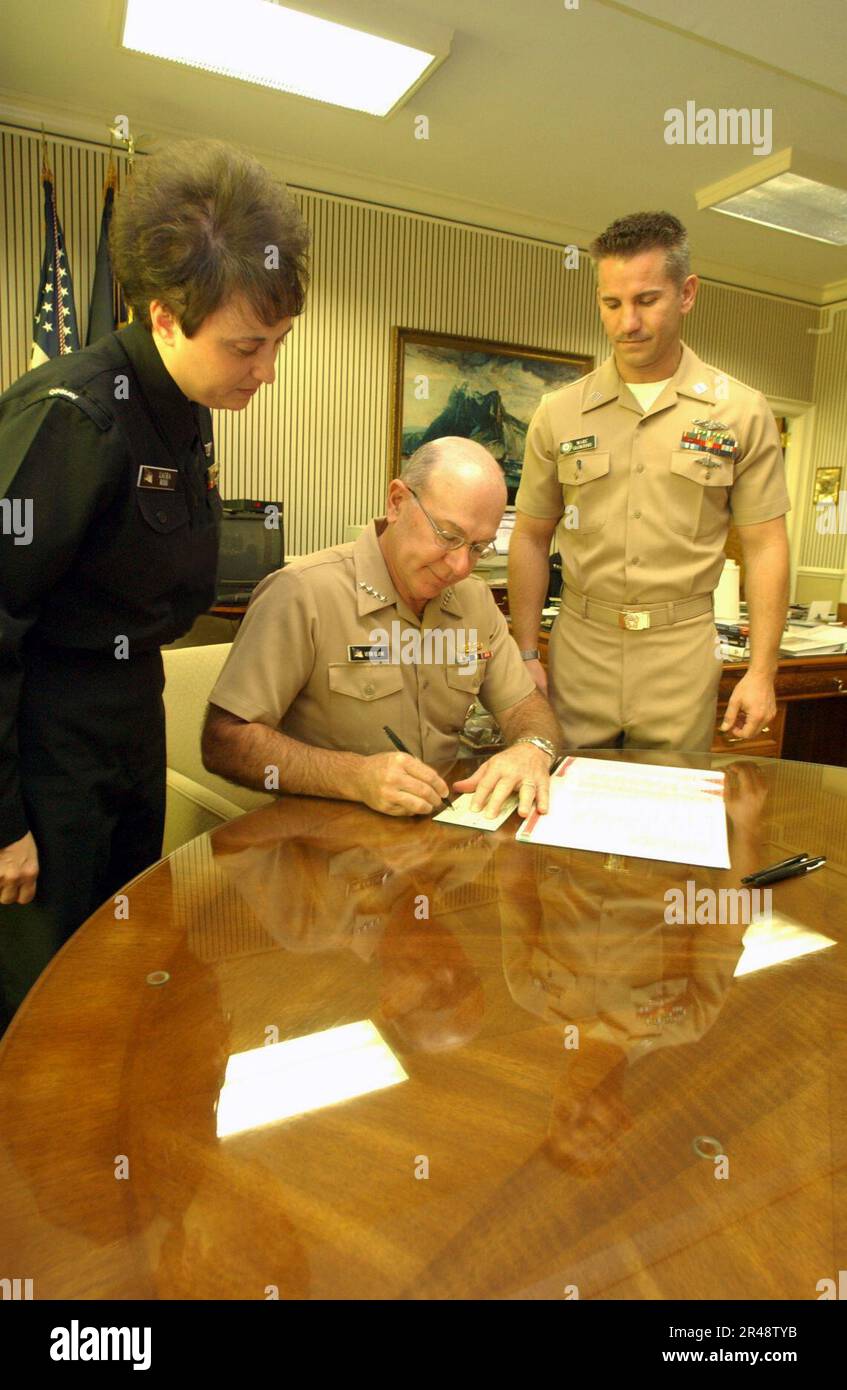US Navy Admiral Vern Clark Stock Photo - Alamy