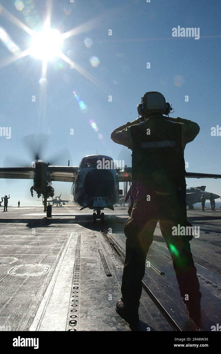 US Navy A sailor directs a C-2A Stock Photo - Alamy