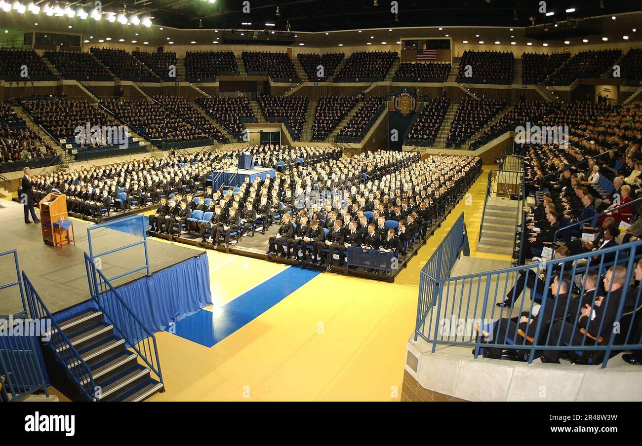 US Navy Nearly 4,000 Navy Midshipmen listen to Secretary of the Navy ...