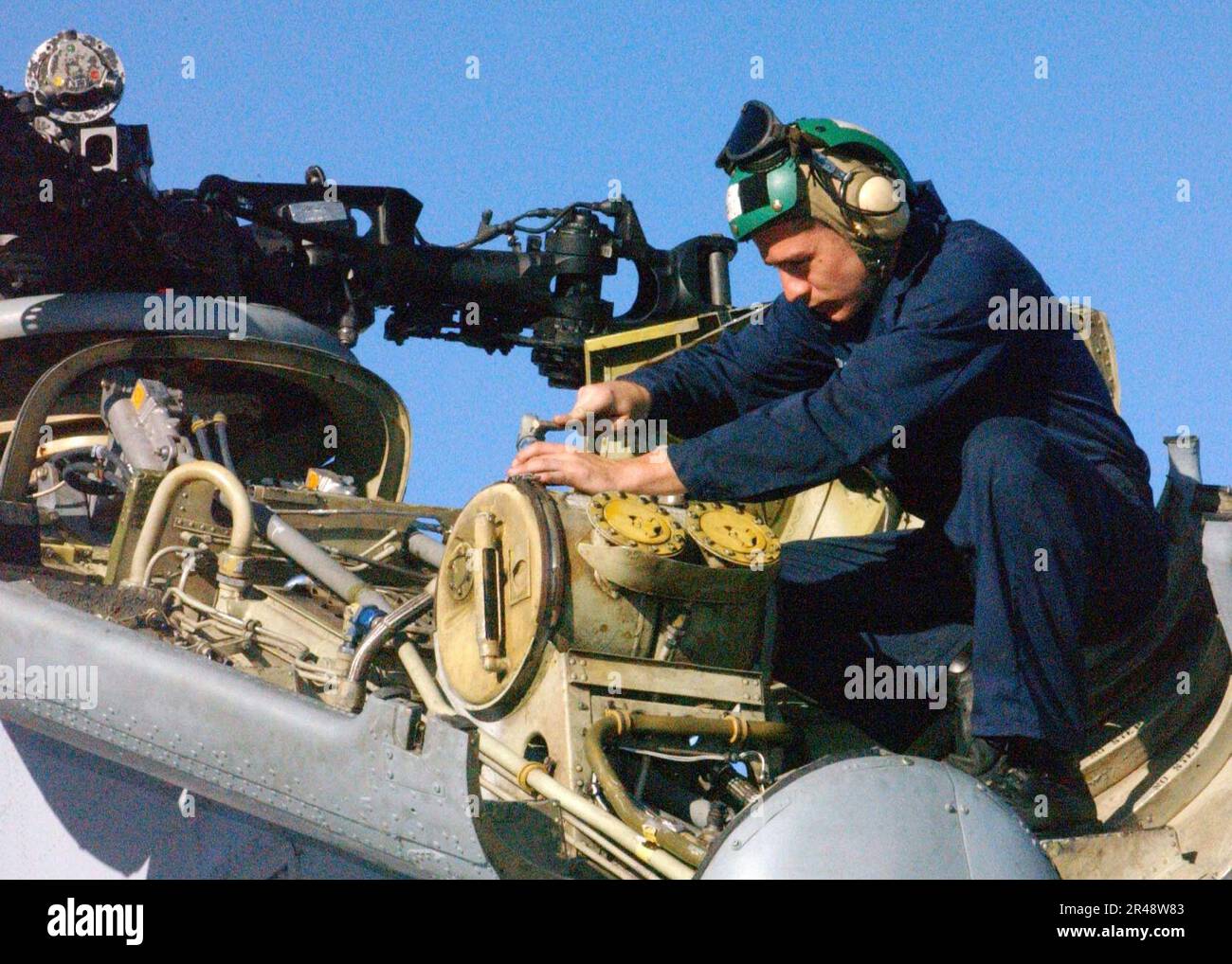 US Navy Aviation Structural Mechanic 1st Class assigned to the ...
