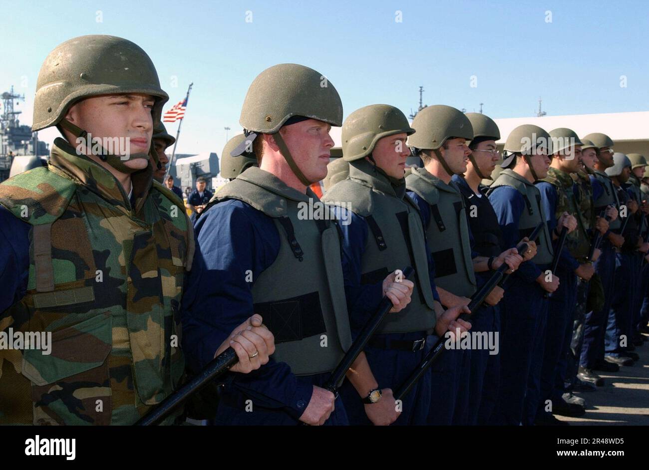 US Navy Force Protection Team stands at the ready Stock Photo - Alamy
