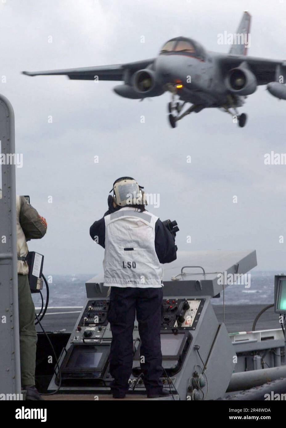 US Navy An S3-B Viking makes its final approach to the flight deck ...
