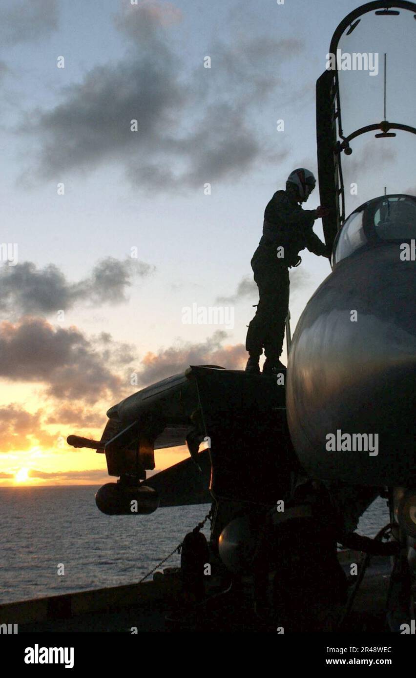 Last minute checks hi-res stock photography and images - Alamy