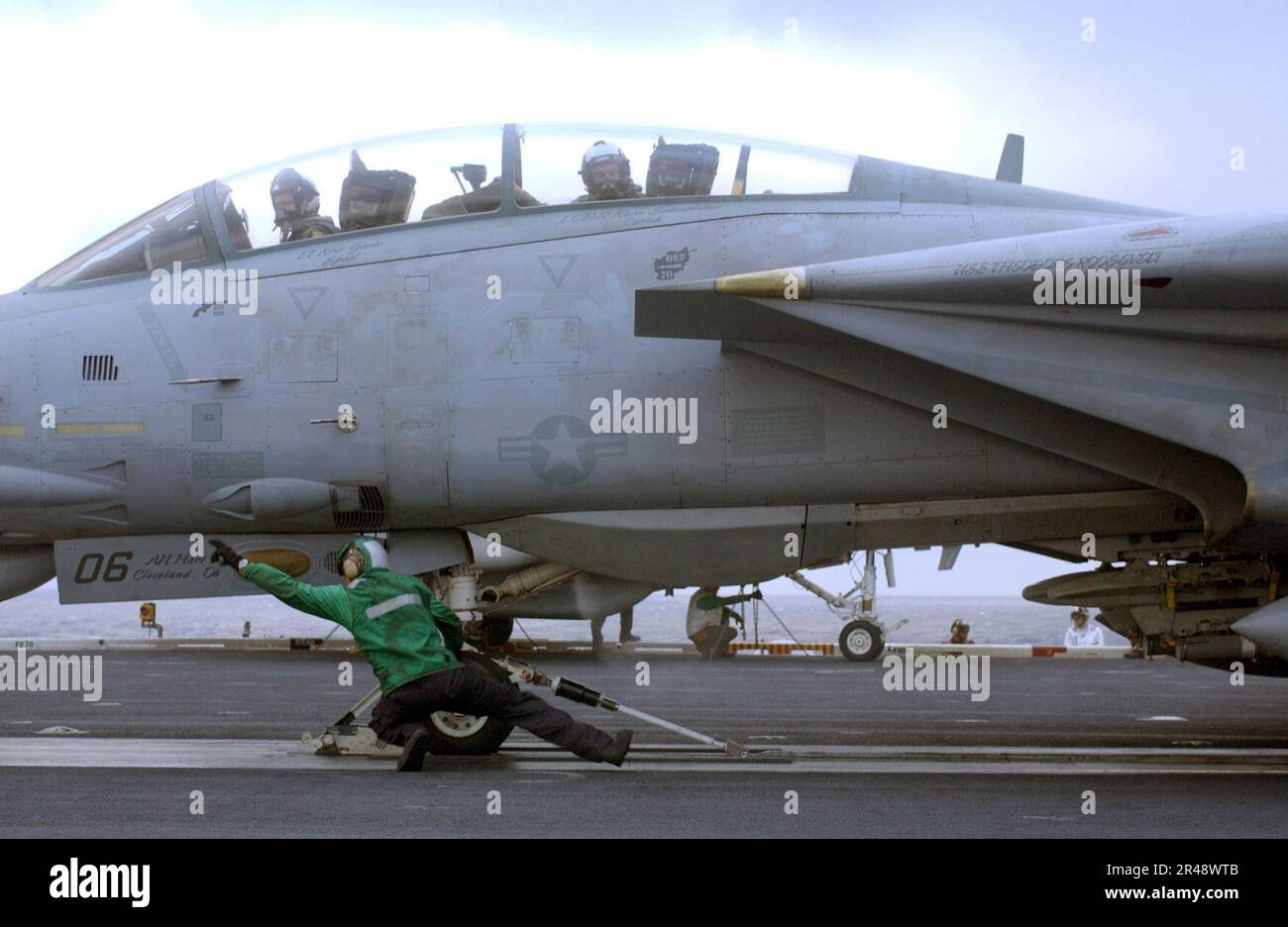 US Navy final checks on an F-14D Stock Photo - Alamy