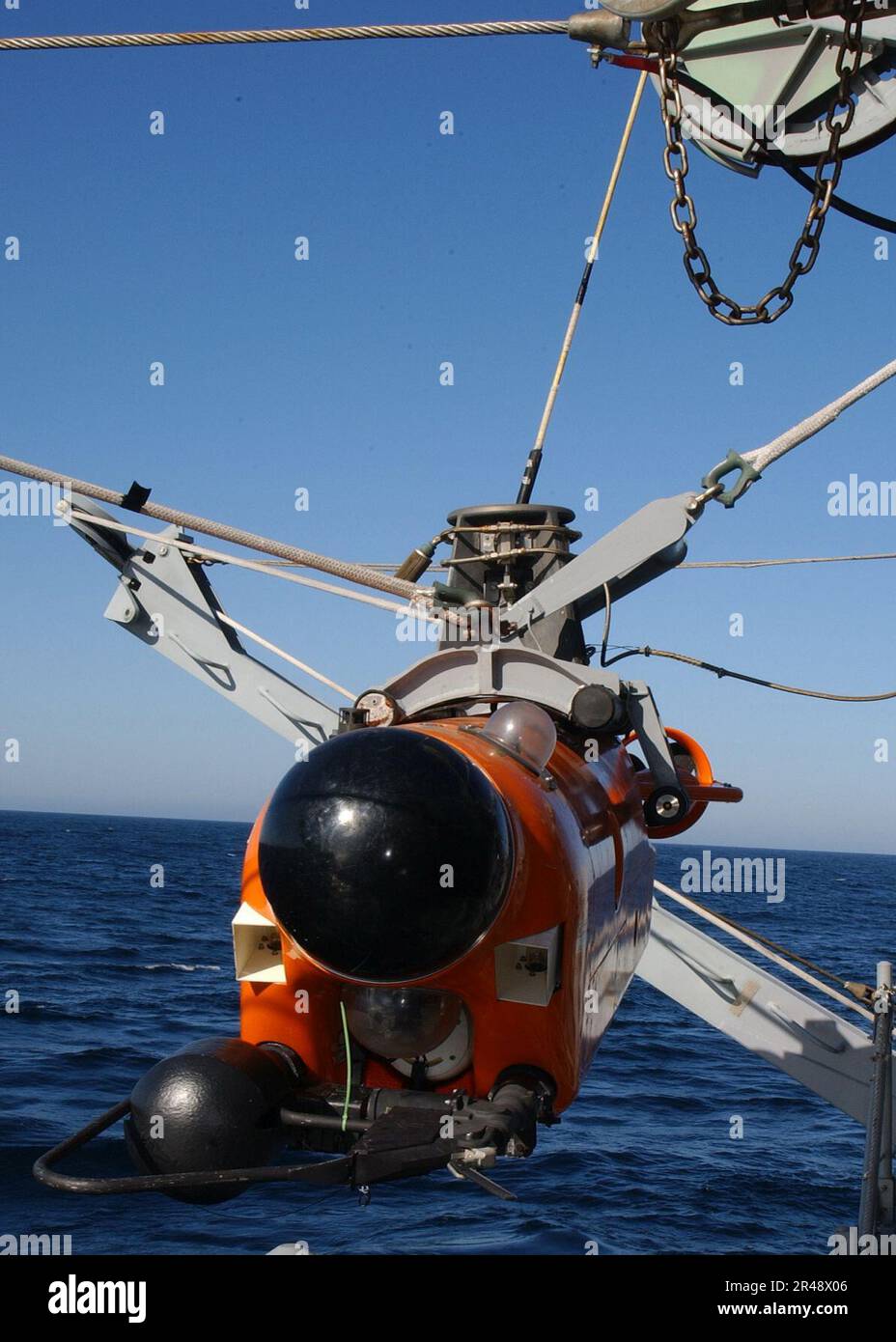 US Navy An AN-SLQ-48 Mine Neutralizer is hoisted over the side of ...