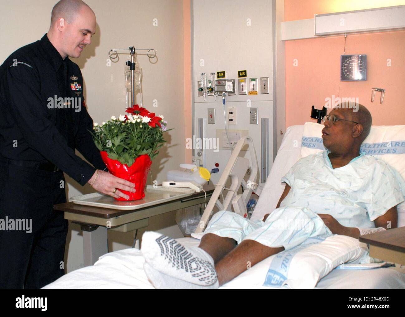 US Navy volunteers to visit Veterans Stock Photo - Alamy