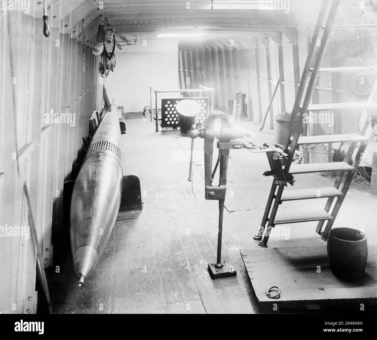 Inside destroyer ship hi-res stock photography and images - Alamy