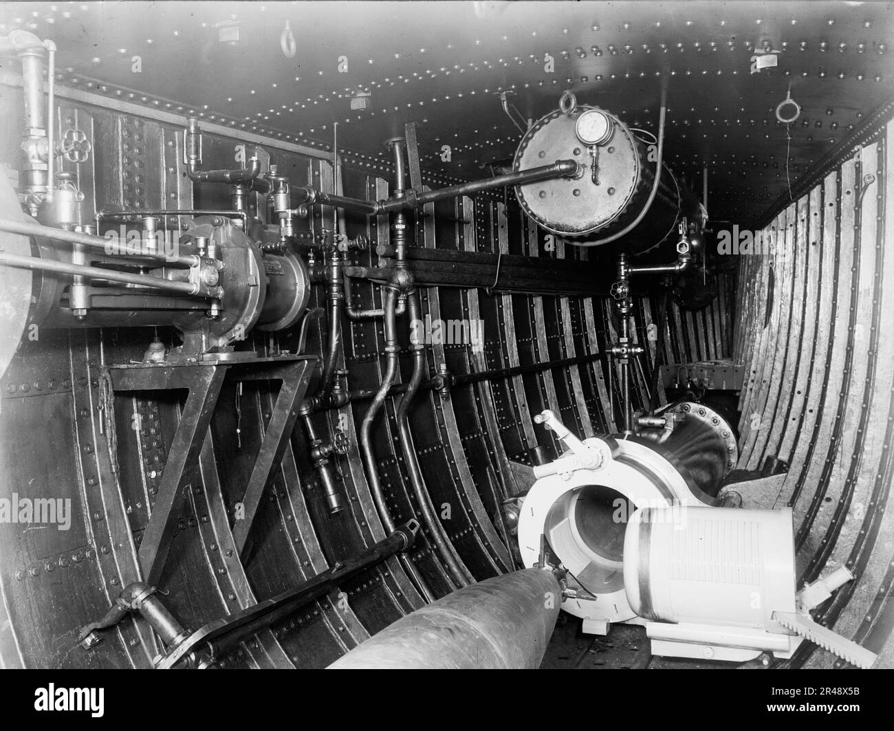 Destroyer, torpedo tube, between 1882 and 1901 Stock Photo - Alamy