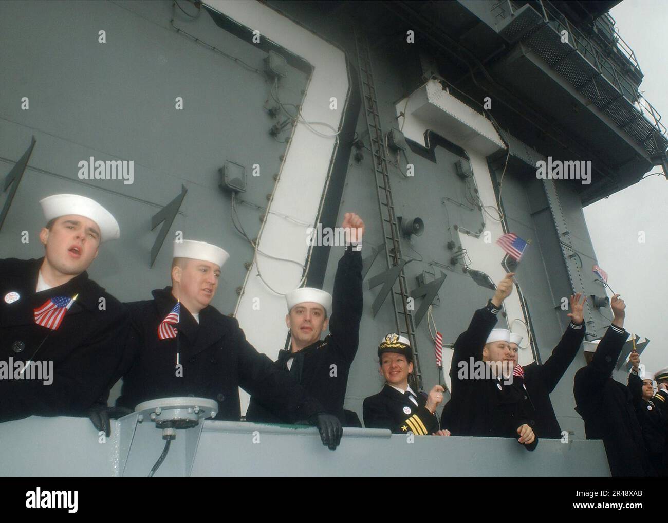 US Navy Sailors aboard USS George Washington (CVN 73) wave to well ...