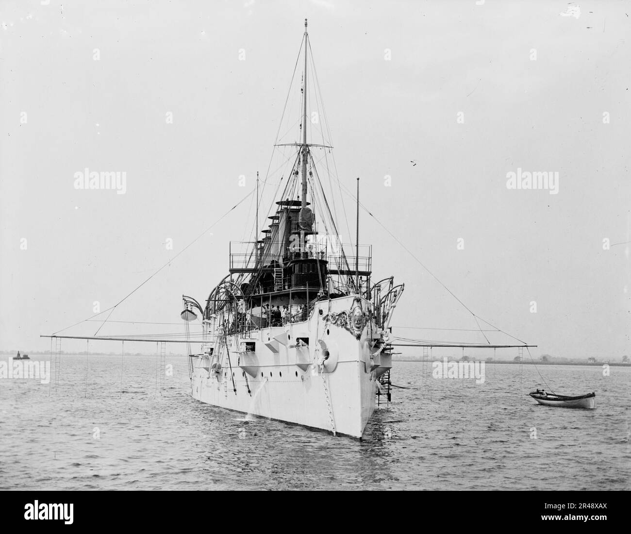 Columbia is a us navy cruiser hi-res stock photography and images - Alamy