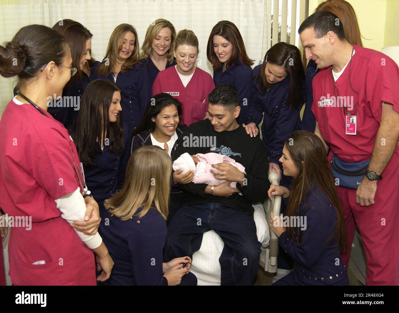 US Navy Dallas Cowboys Cheerleaders take time out of their USO ...