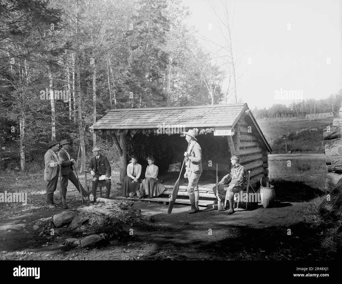 Adirondack shelter hi-res stock photography and images - Alamy