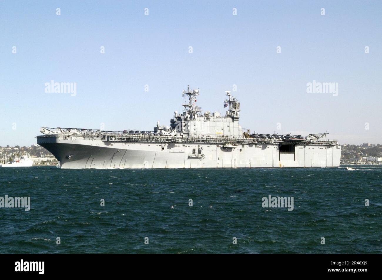 US Navy USS Tarawa (LHA 1), along with elements of the 5th Marine ...