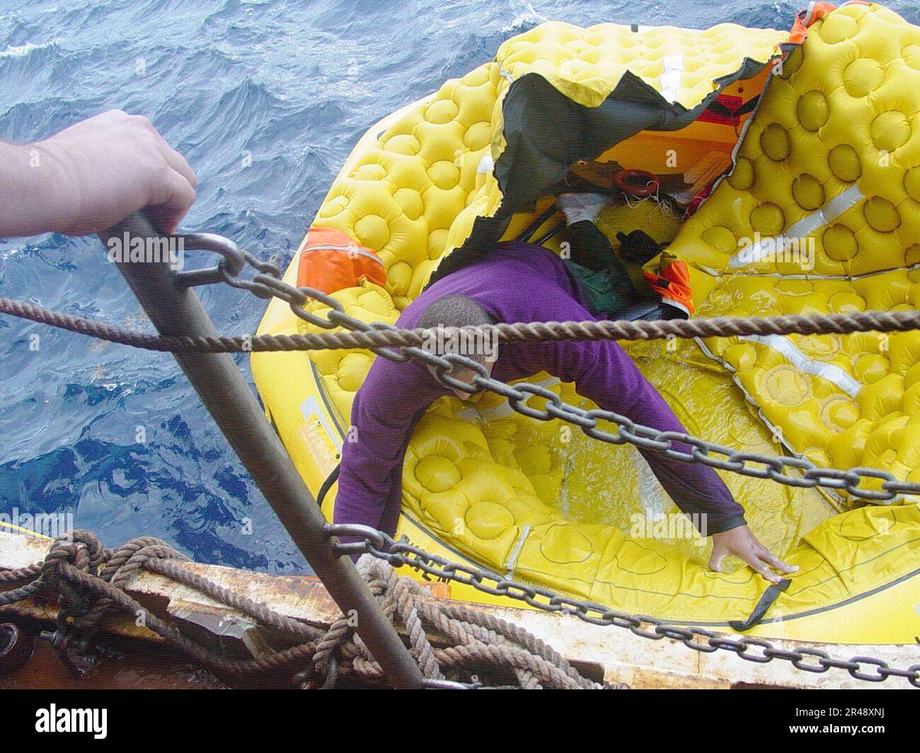 US Navy Sailors aboard the U.S. Navy hospital ship USNS Comfort (T-AH ...