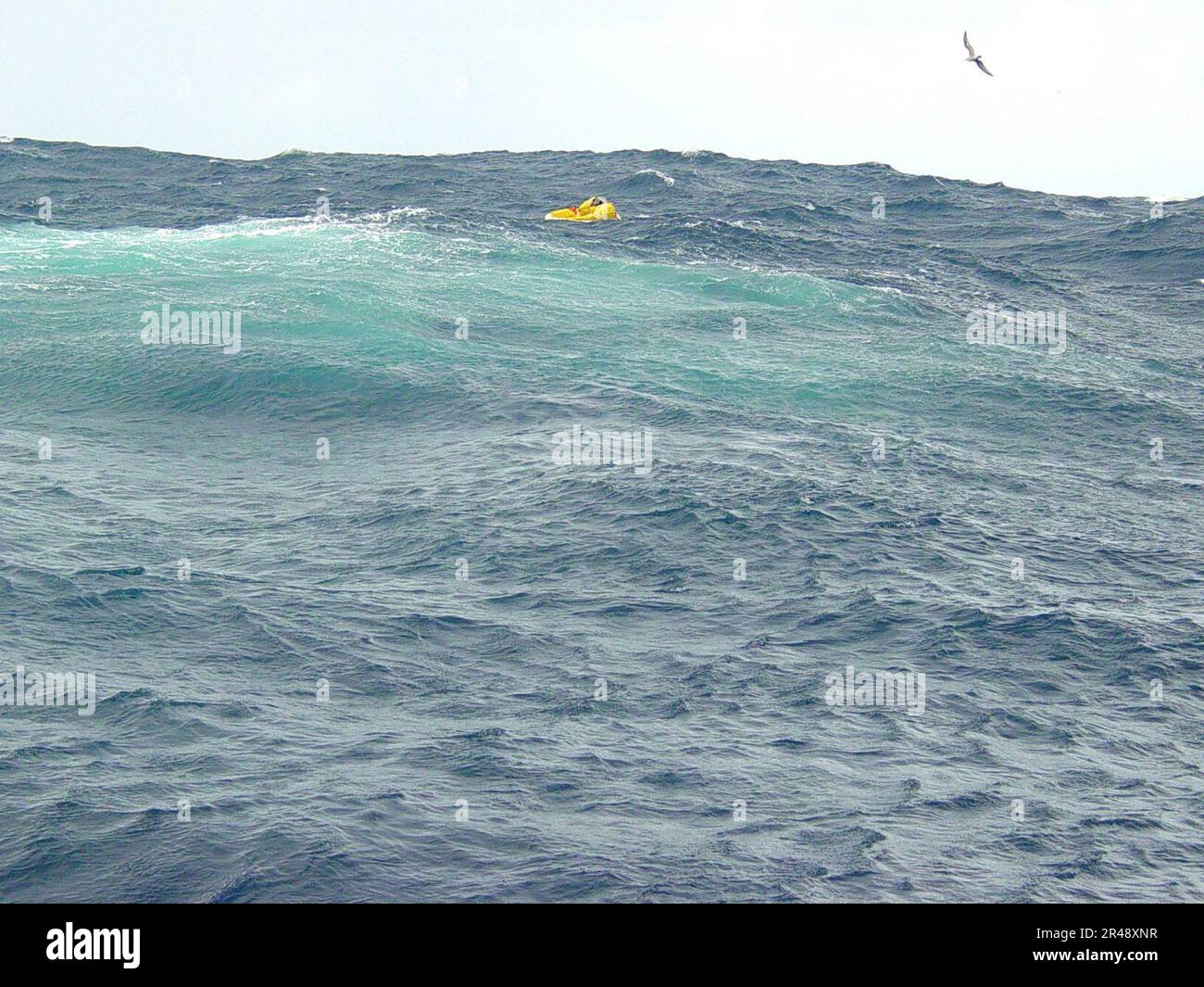 US Navy Sailors aboard the U.S. Navy hospital ship USNS Comfort (T-AH ...