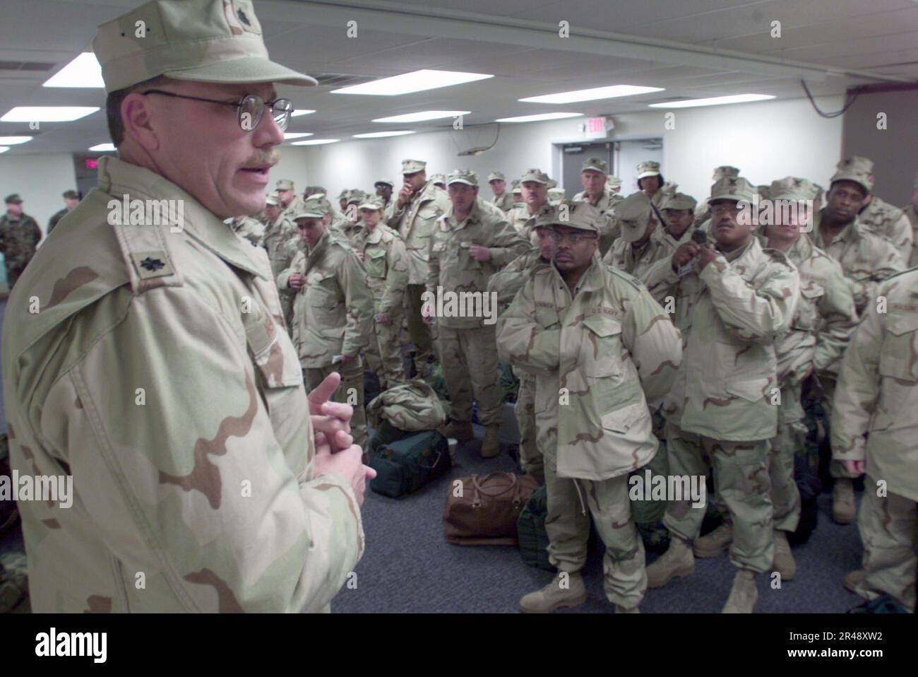 US Navy Naval Cargo Handling Battalion Ten (NCHB-10) prepare to ...