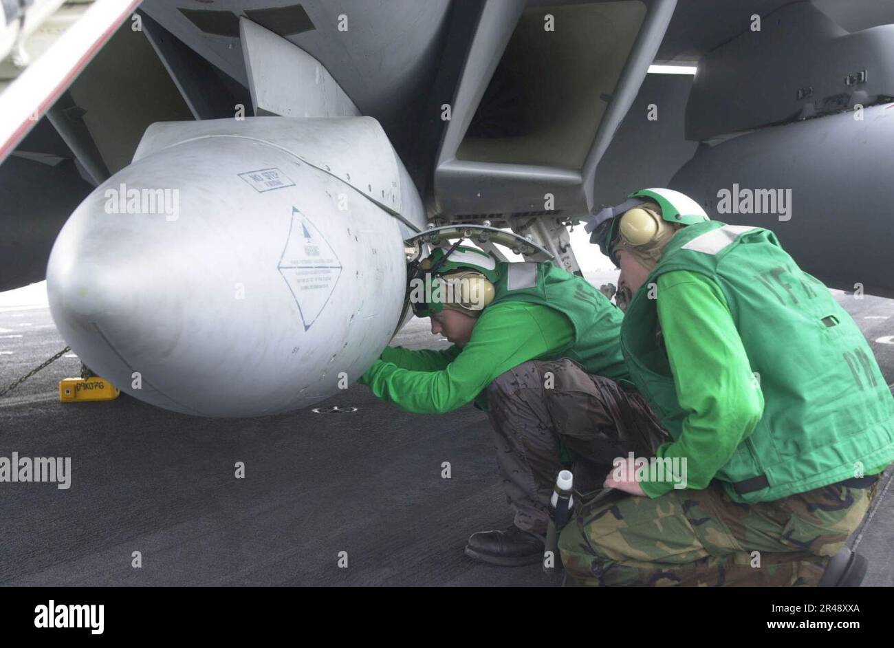 US Navy installing the data storage unit into the Shared Reconnaissance ...