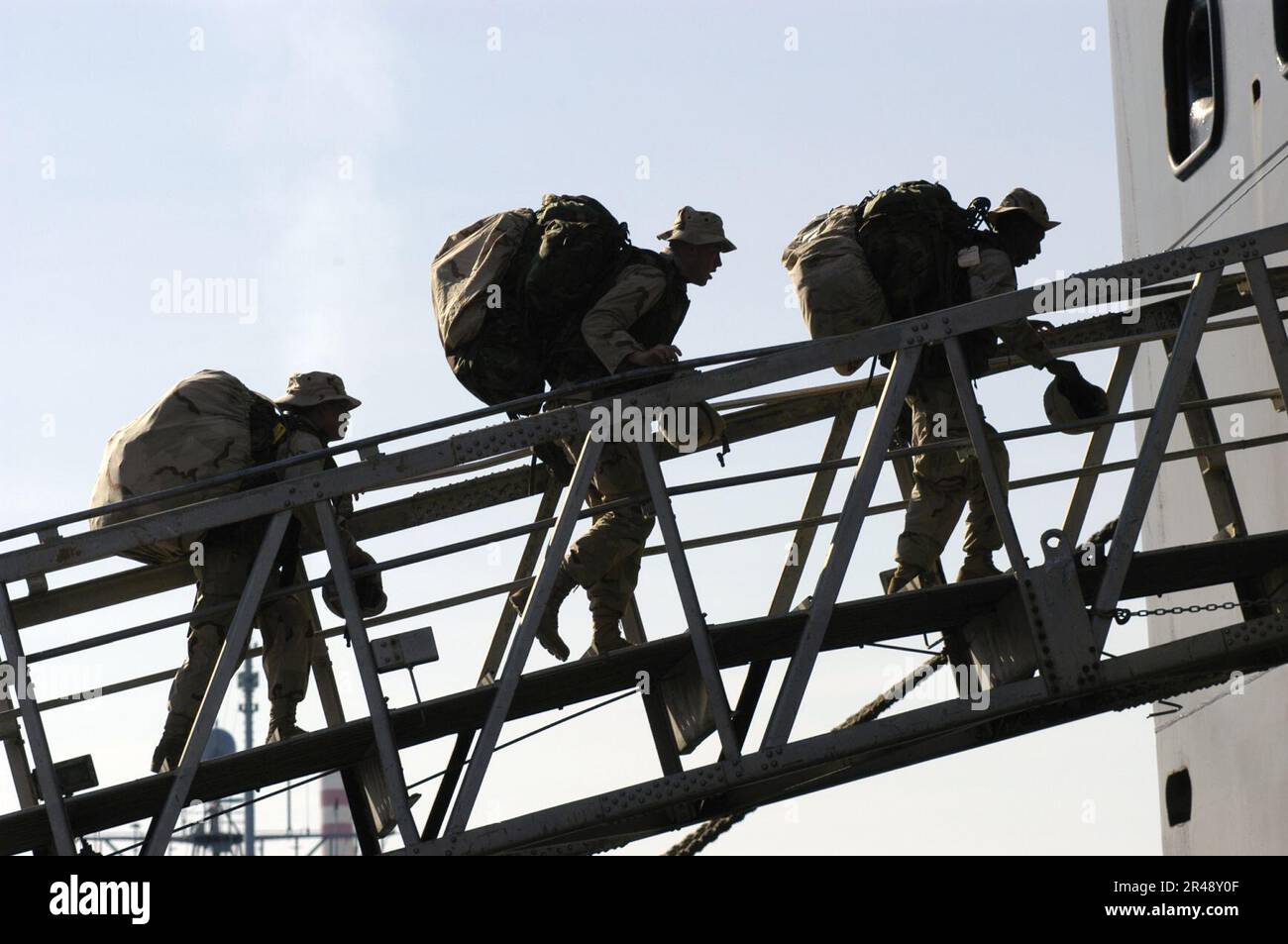 US Navy U.S. Marines and Navy Seabees board Marine Prepositioning ...