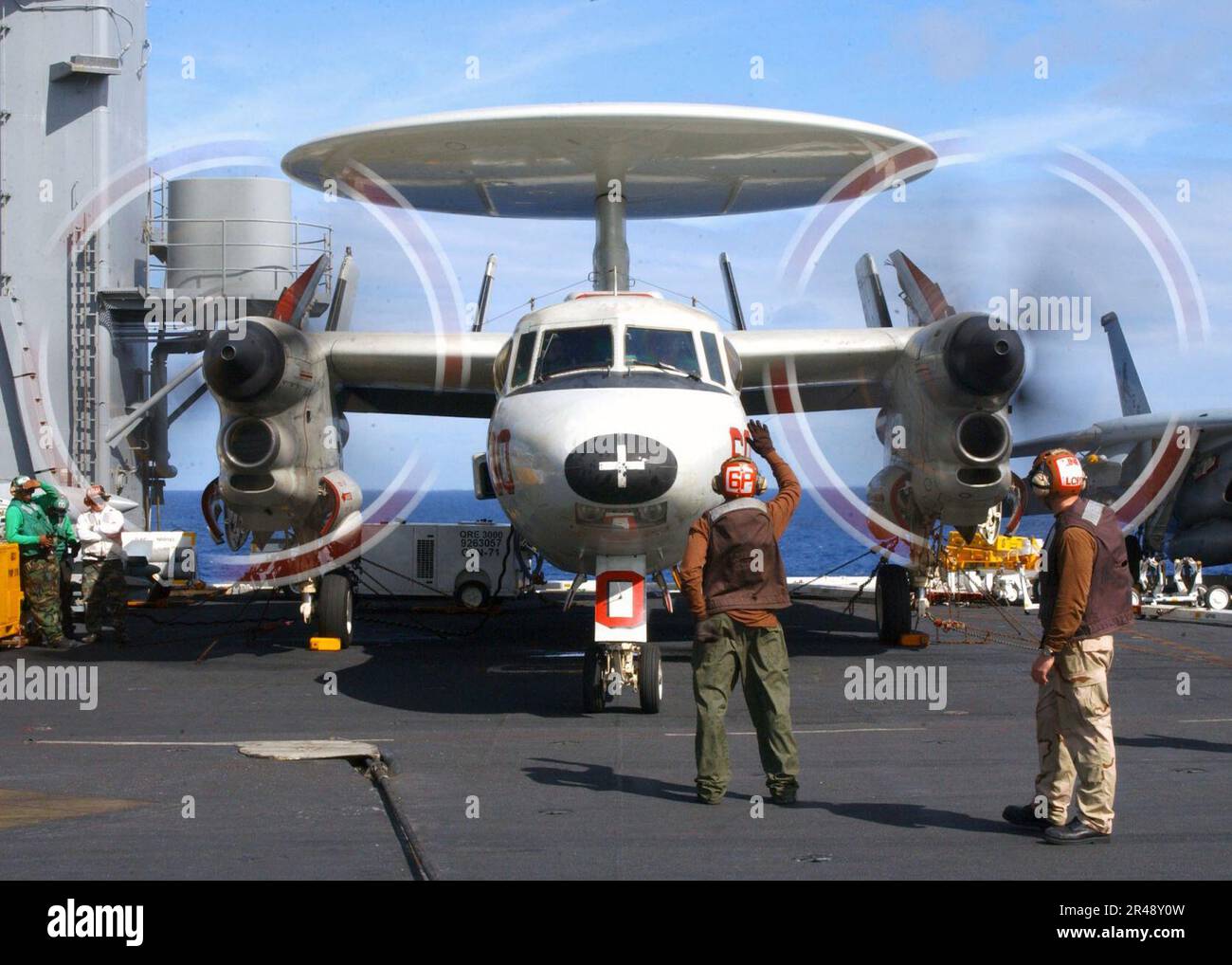 US Navy start-up procedures on an E-2C Stock Photo - Alamy