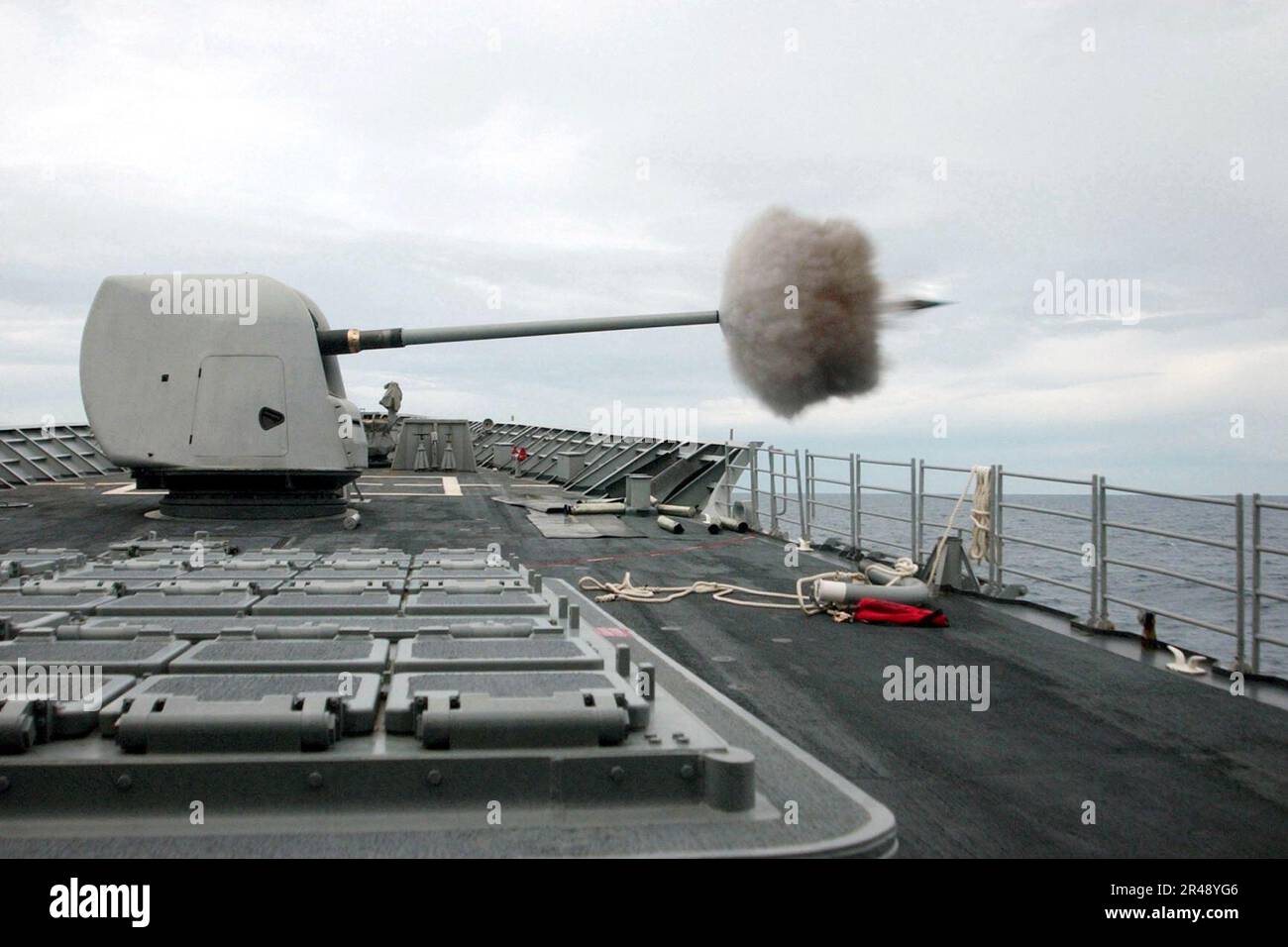 Five inch gun hi-res stock photography and images - Alamy