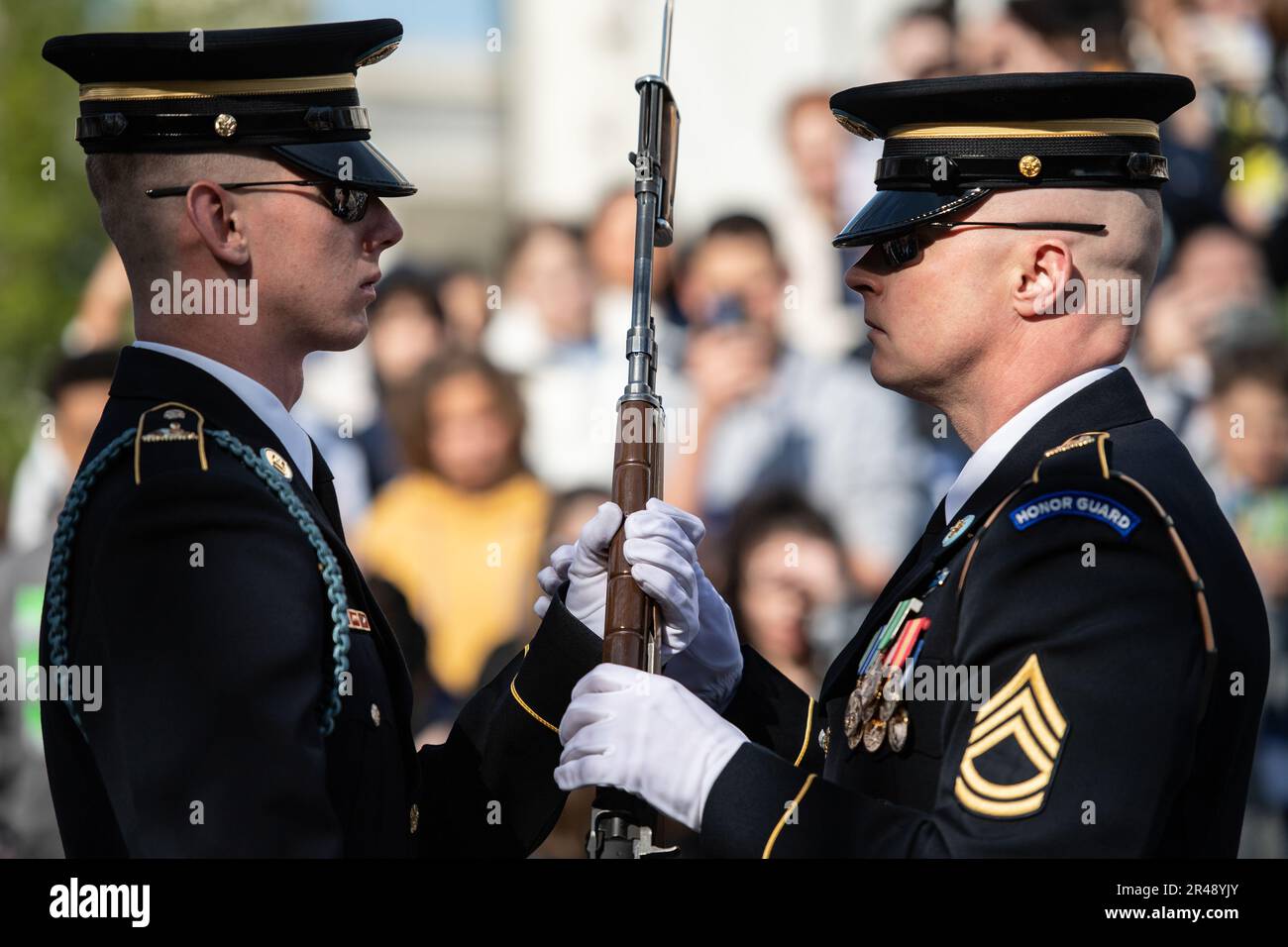 Tomb guards from the 3d U.S. Infantry Regiment (The Old Guard) conduct ...