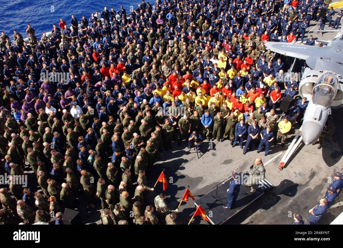 Us navy sailors gather hi-res stock photography and images - Alamy