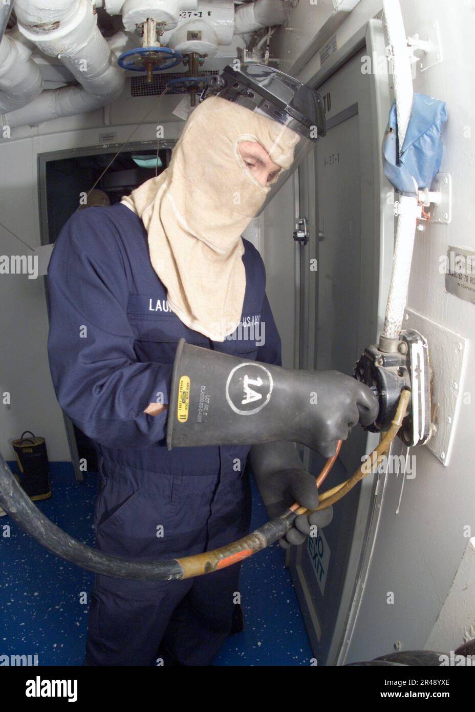 US Navy rigging a casualty power cable Stock Photo - Alamy