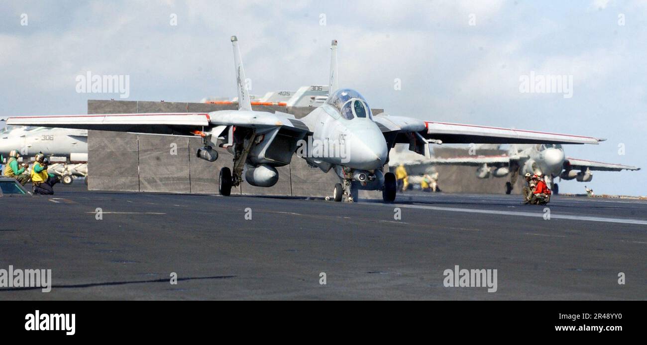 US Navy F-14 launches Stock Photo - Alamy