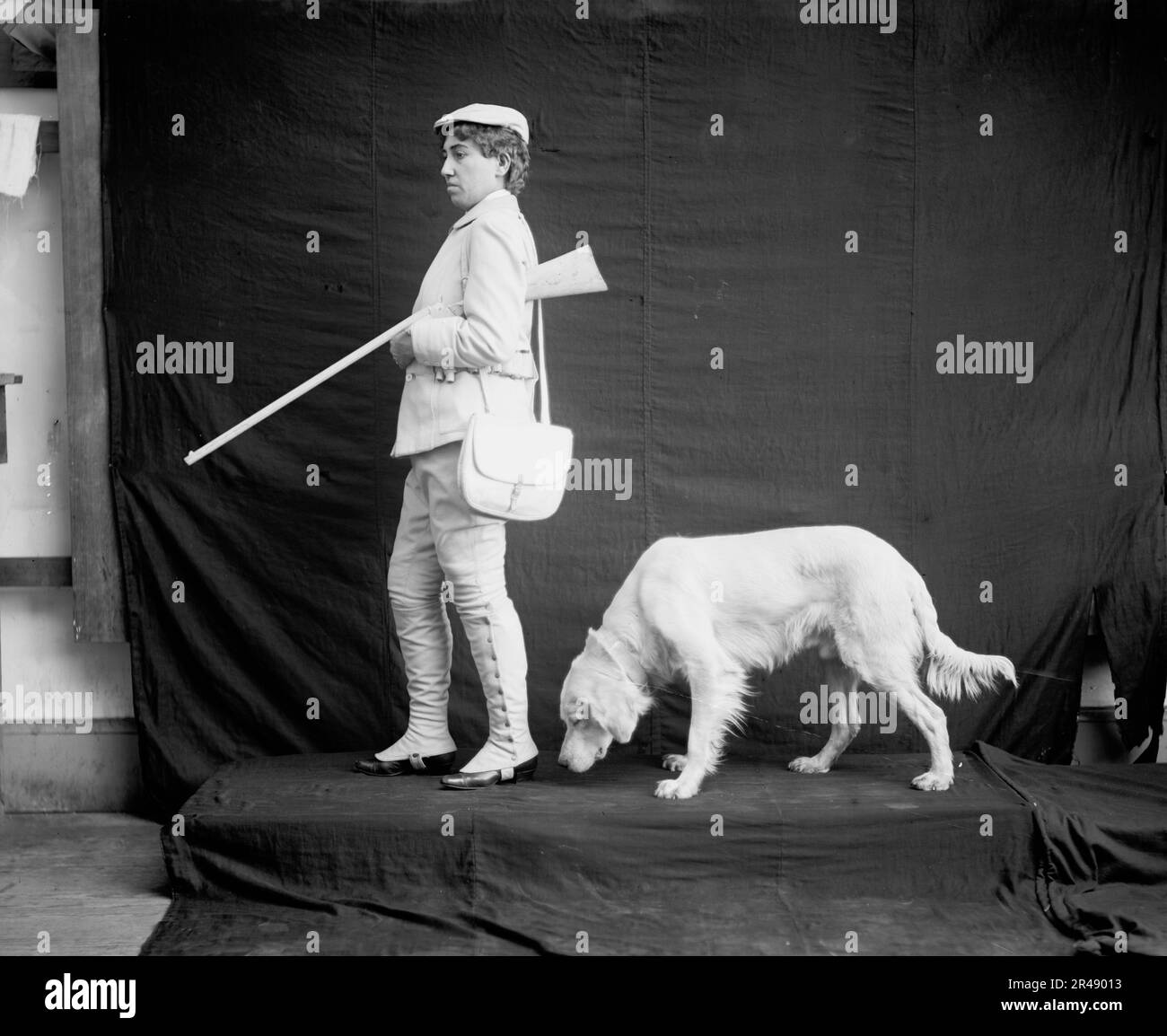Billy and his mistress in hunting poses, between 1895 and 1910 Stock ...