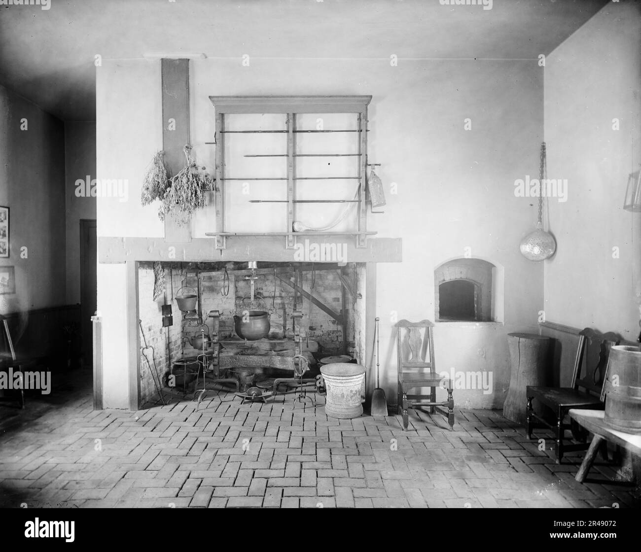 The Old kitchen fireplace, Mt. Vernon, Va., between 1900 and 1915 Stock ...