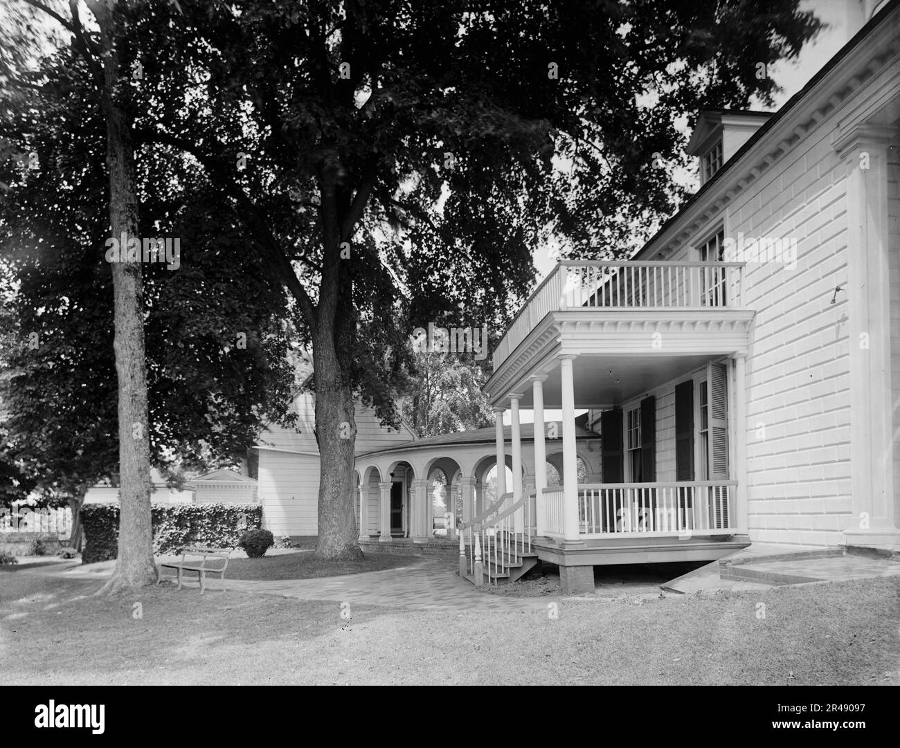 The Library piazza and the south colonnade, Mt. Vernon, Va., between ...