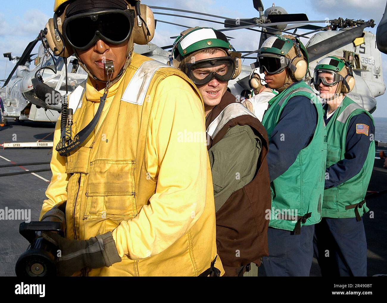 US Navy Sailors assigned to the Crash and Salvage Team conduct a flight ...