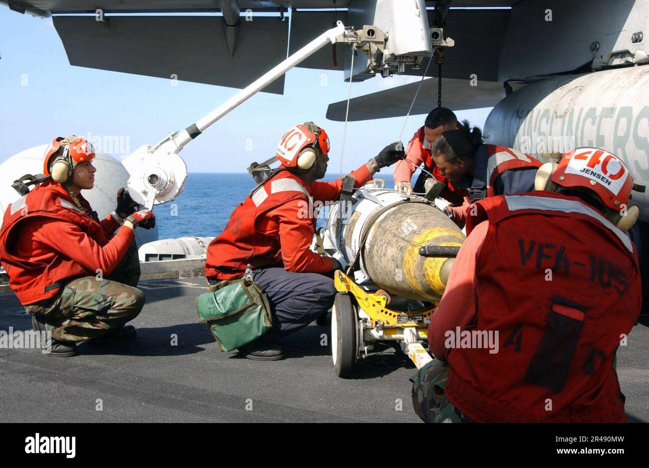 US Navy JDAM weapon being loaded on F-A-18 Hornet Stock Photo - Alamy