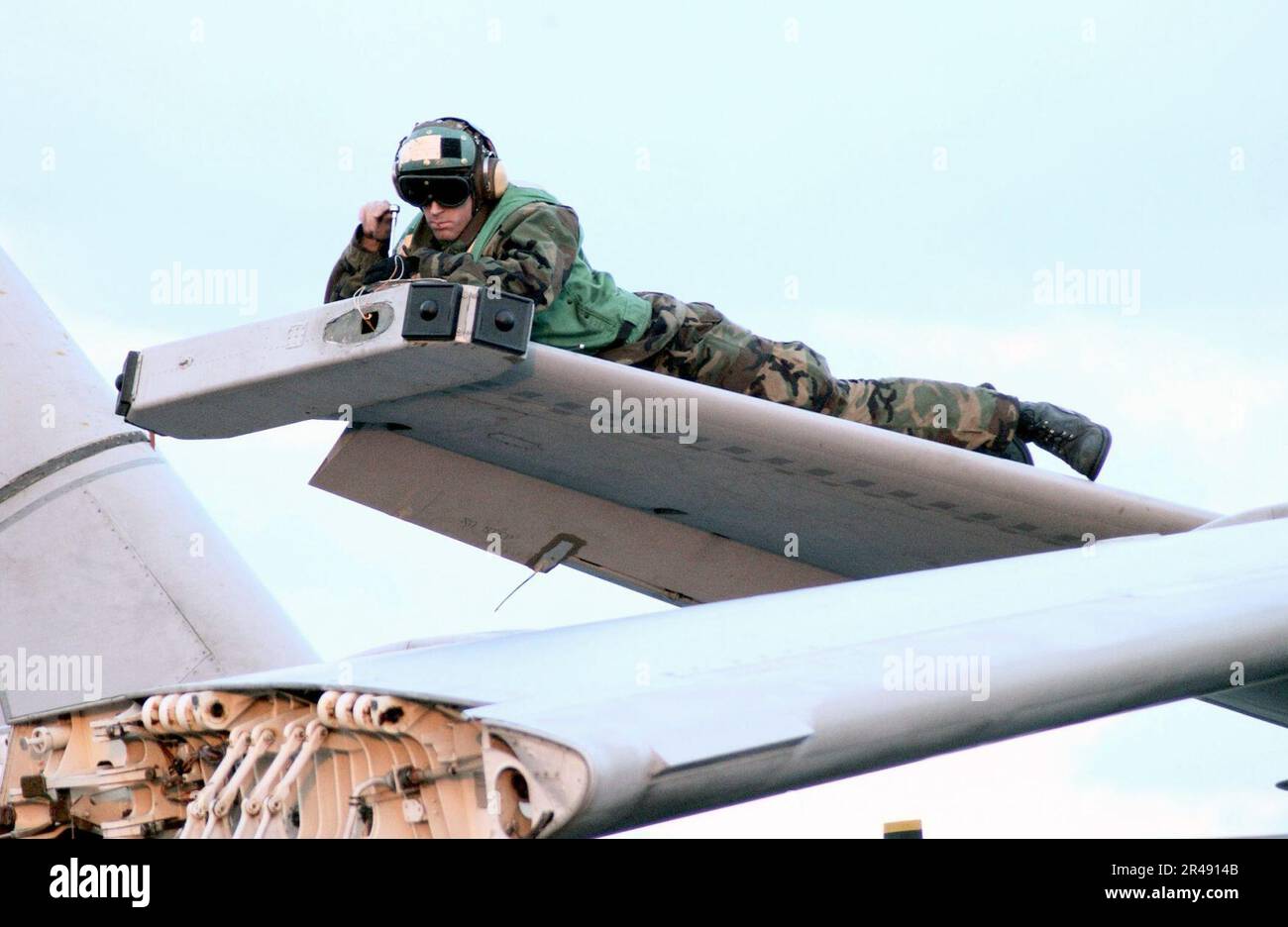 Electrician mate hi-res stock photography and images - Alamy