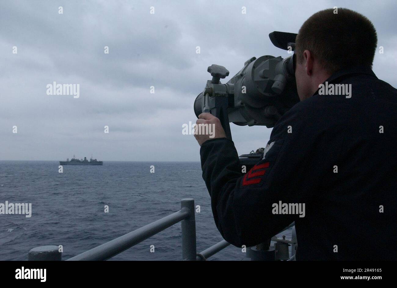 US Navy Signalmen aboard the guided missile cruiser USS Anzio (CG 68 ...