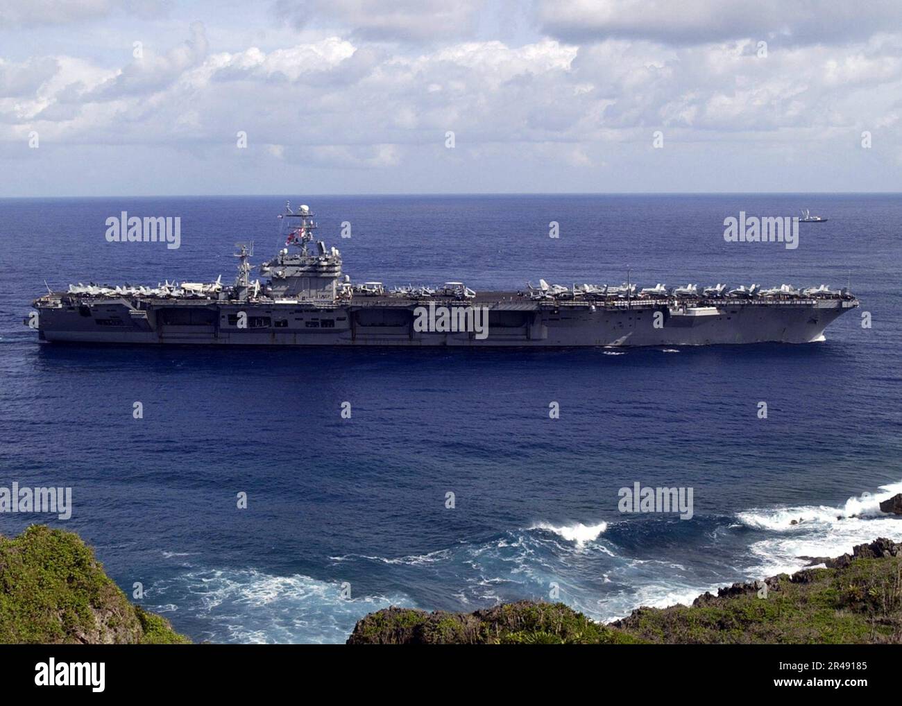 US Navy The aircraft carrier USS Carl Vinson (CVN 70) enters Apra ...