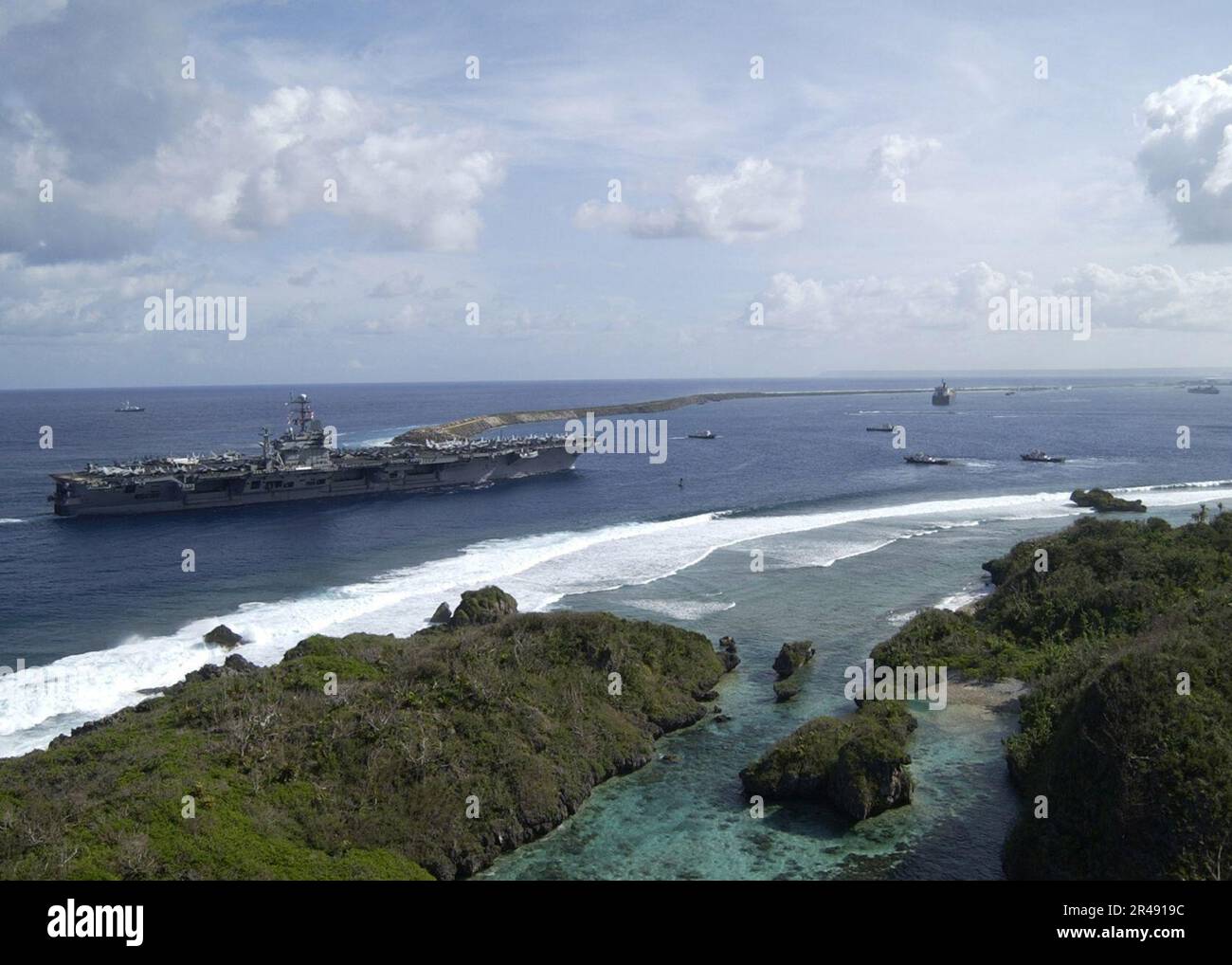 US Navy The nuclear powered aircraft carrier USS Carl Vinson (CVN 70 ...