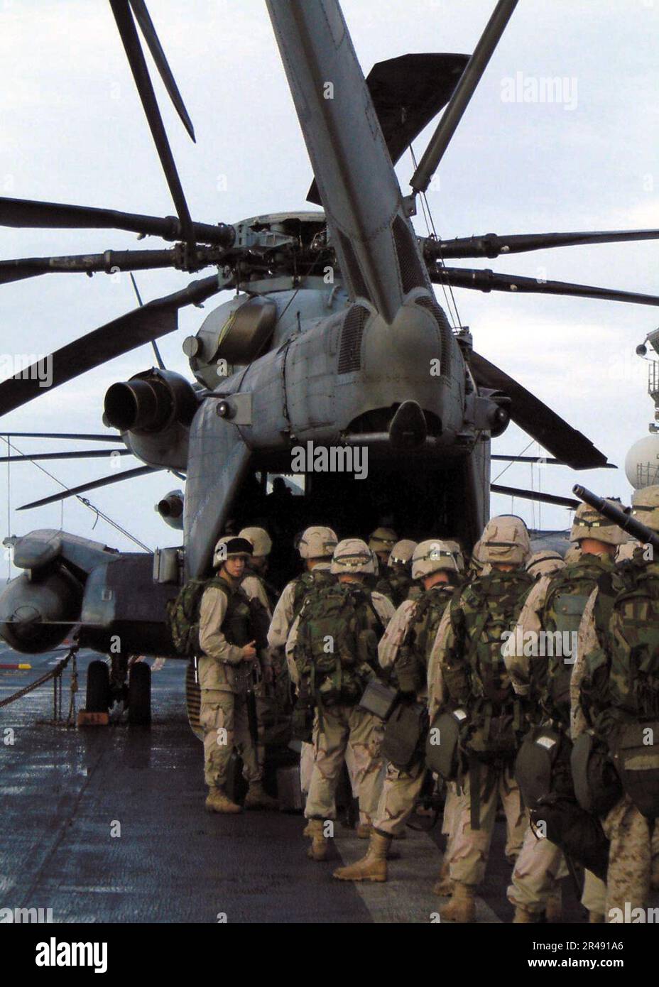 US Navy U.S. Marines board a CH-53E Super Stallion for transit from USS ...