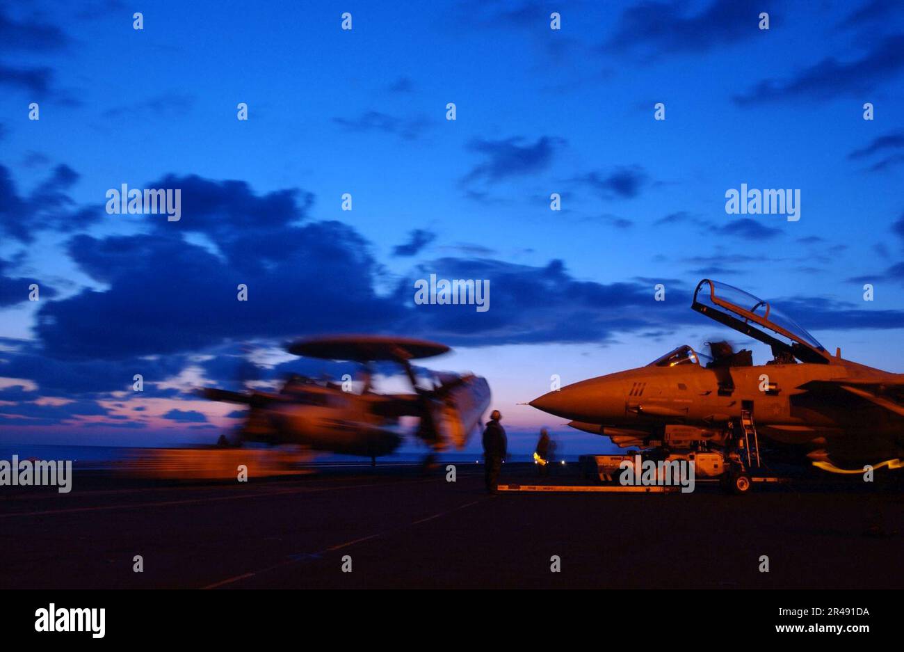 US Navy An E2-C ''Hawkeye'' assigned to the Seahawks of Early Warning ...