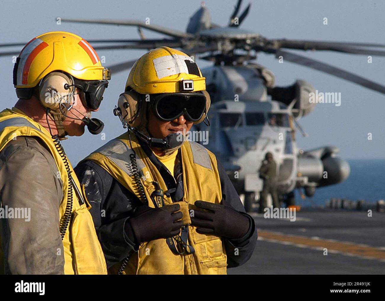 US Navy Aviation Boatswain's Mate Stock Photo - Alamy
