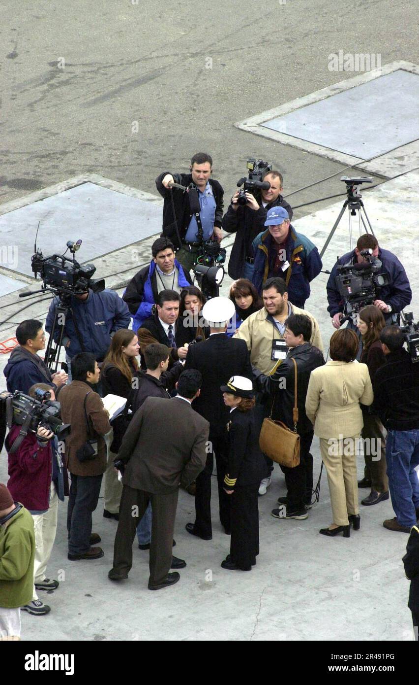 US Navy Radm. Locklear meets with media before deployment with USS ...