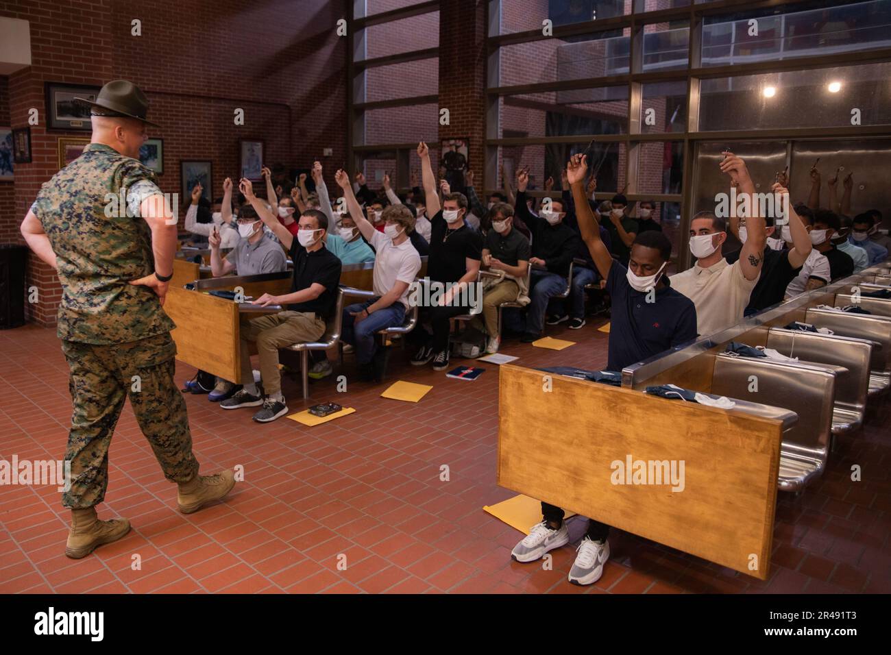 New recruits with Fox Company, 2nd Recruit Training Battalion, arrive ...