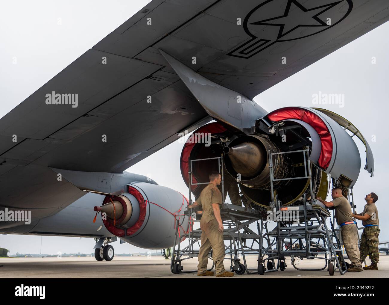 Aircraft propulsion technicians with the 6th Aircraft Maintenance ...