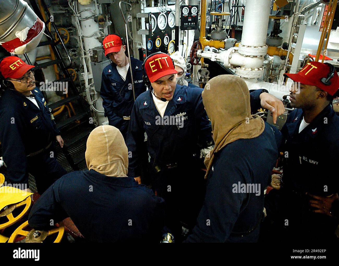 US Navy The Engineering Training Team (ETT) instructor provides ...