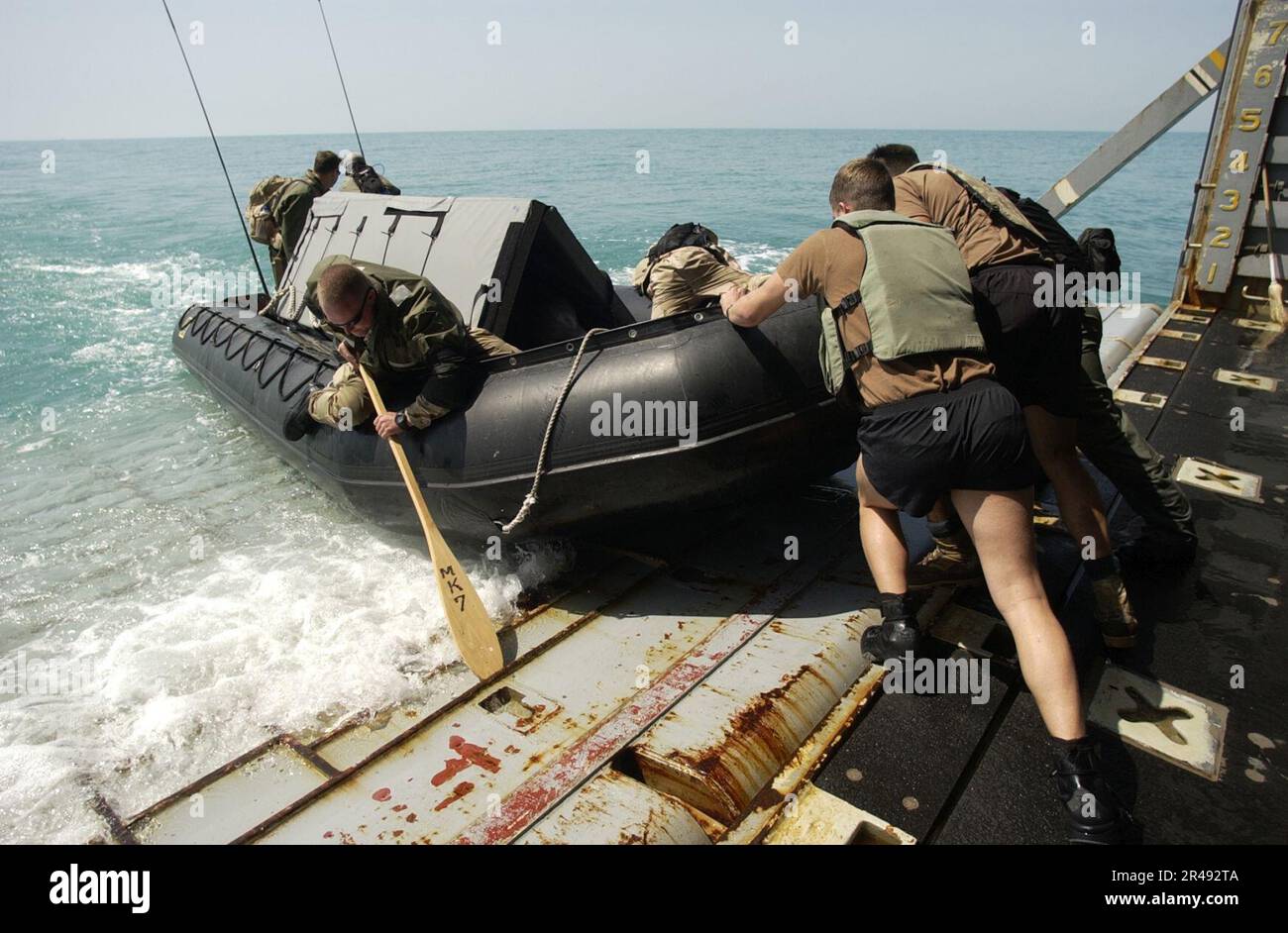US Navy Members of the Deep-Shallow Water Mark 7 crew from Commander ...